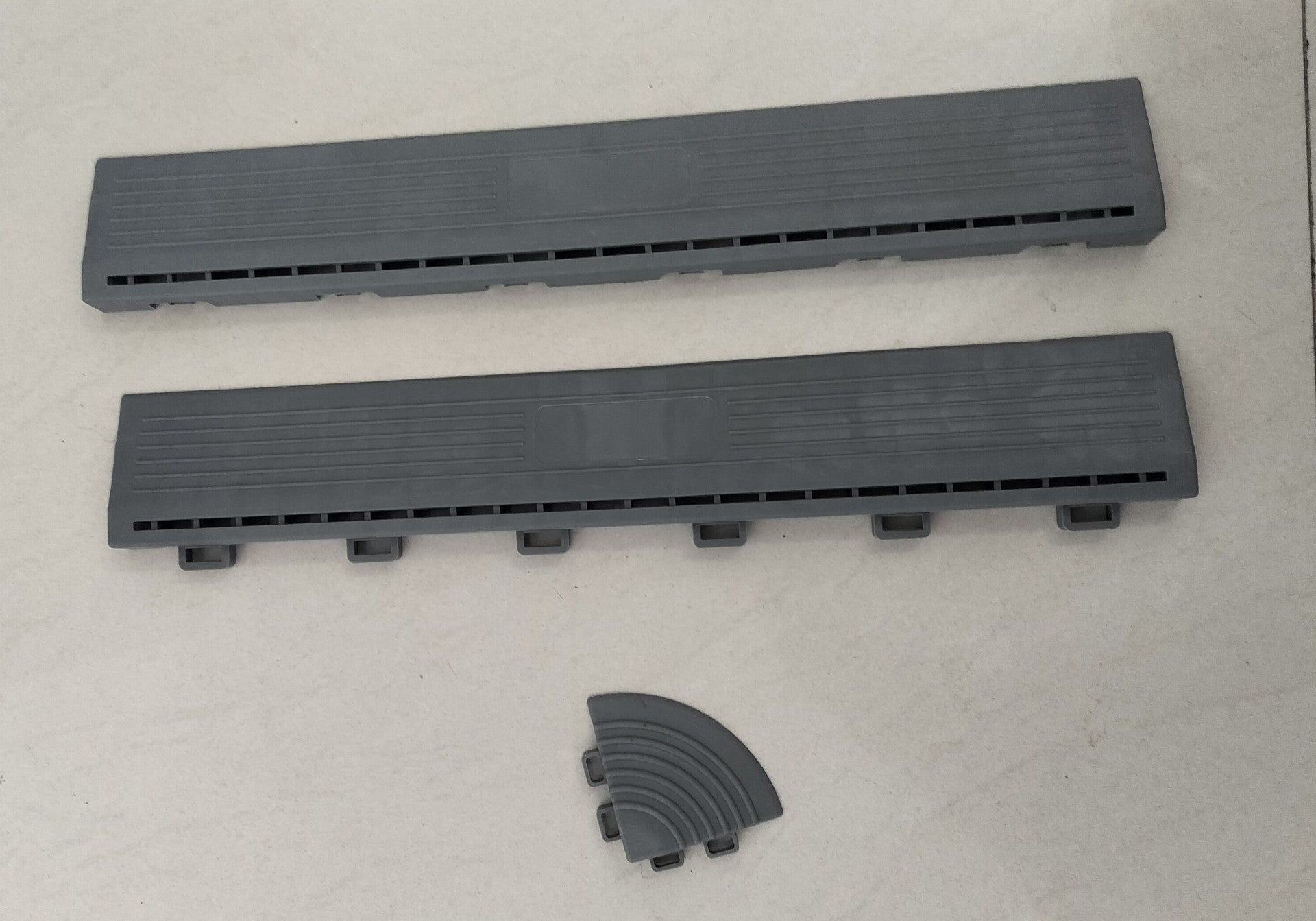 Angoli e chiusure per Piastrelle da officina 40cm x 40xm spessore 18mm